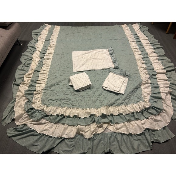 Sears | Bedding | Vintage Sears Cottagecore Full Green Floral Ruffle ...